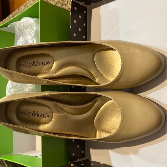 Kelly & Katie | Shoes | Kelly Katie Beige Patent Leather Pumps Nwt ...